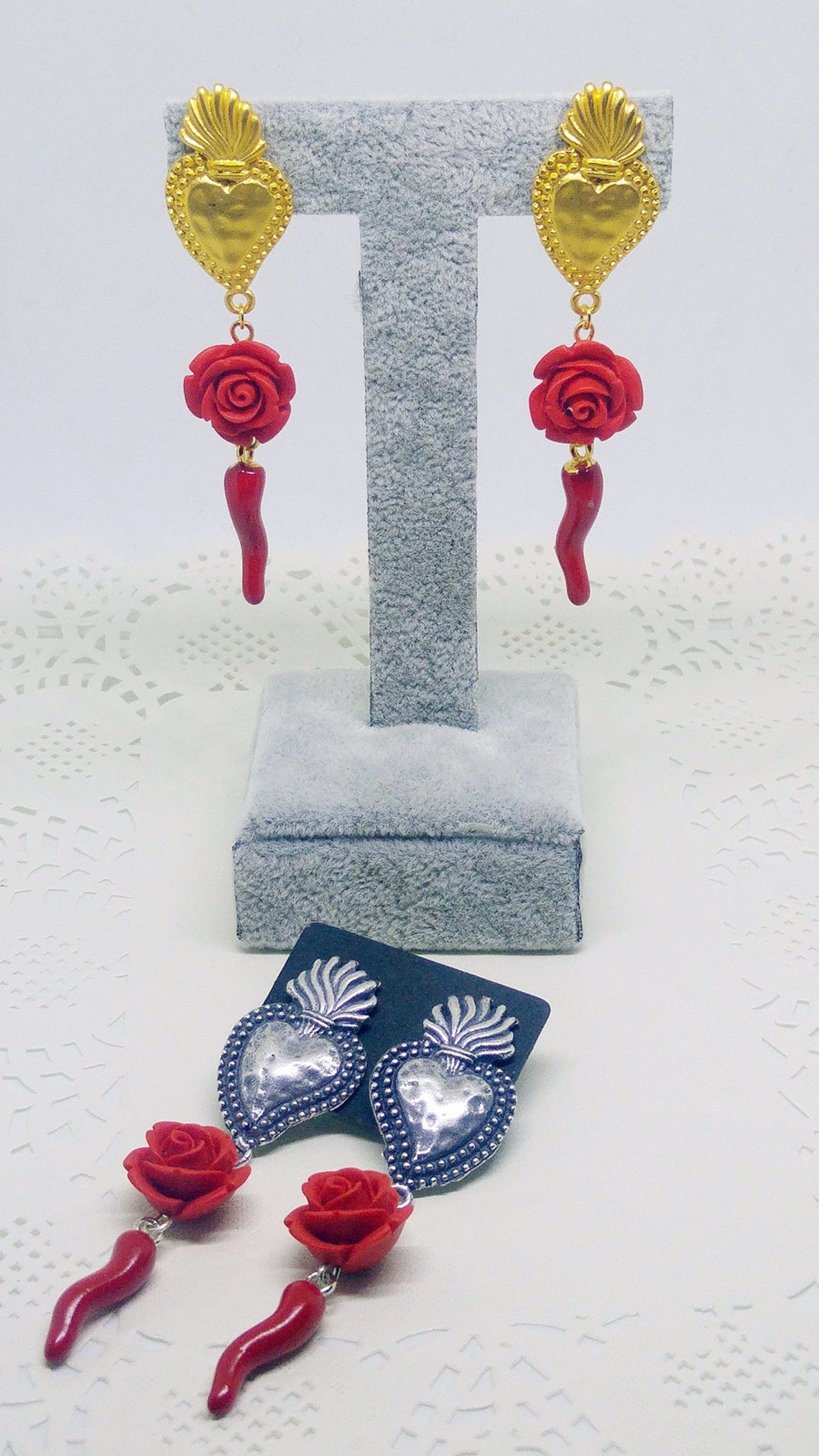 Orecchini pendenti con cuore sacro rose rosse e cornetti - Etsy Italia