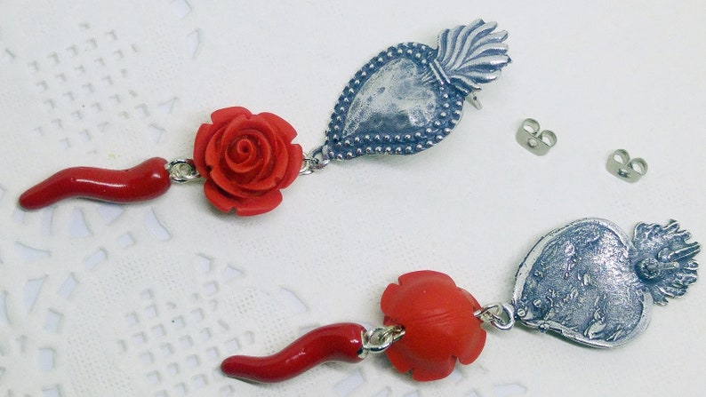 Orecchini pendenti con cuore sacro rose rosse e cornetti - Etsy Italia