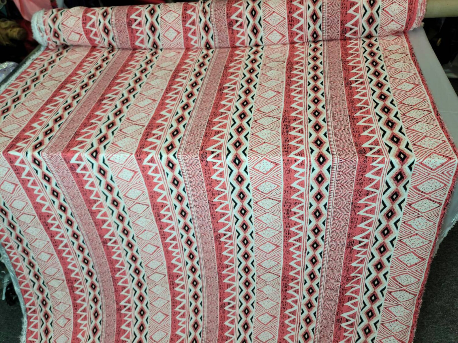 Rayon Challis tela cortada a tamaño rosa coral de blanco - Etsy España