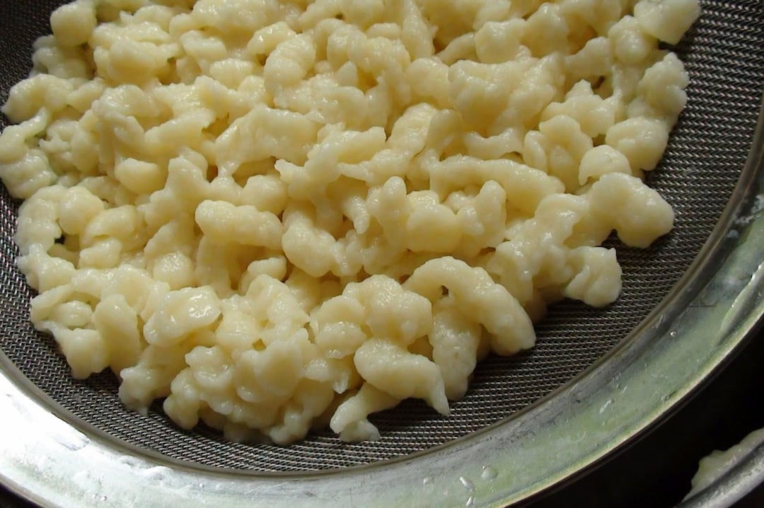 SPAETZLE (hungarian Nokedeli) Hand-made; "spaetzle" (in German ...