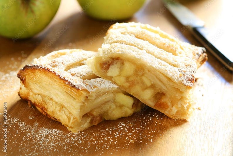 Hungarian Strudel or Almás Rétes (german, Austrian Pastry Dessert ...