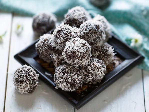 Rum Chocolate BALLS (kókuszgolyó; Chokladboll; Kokosboll) Valentines ...