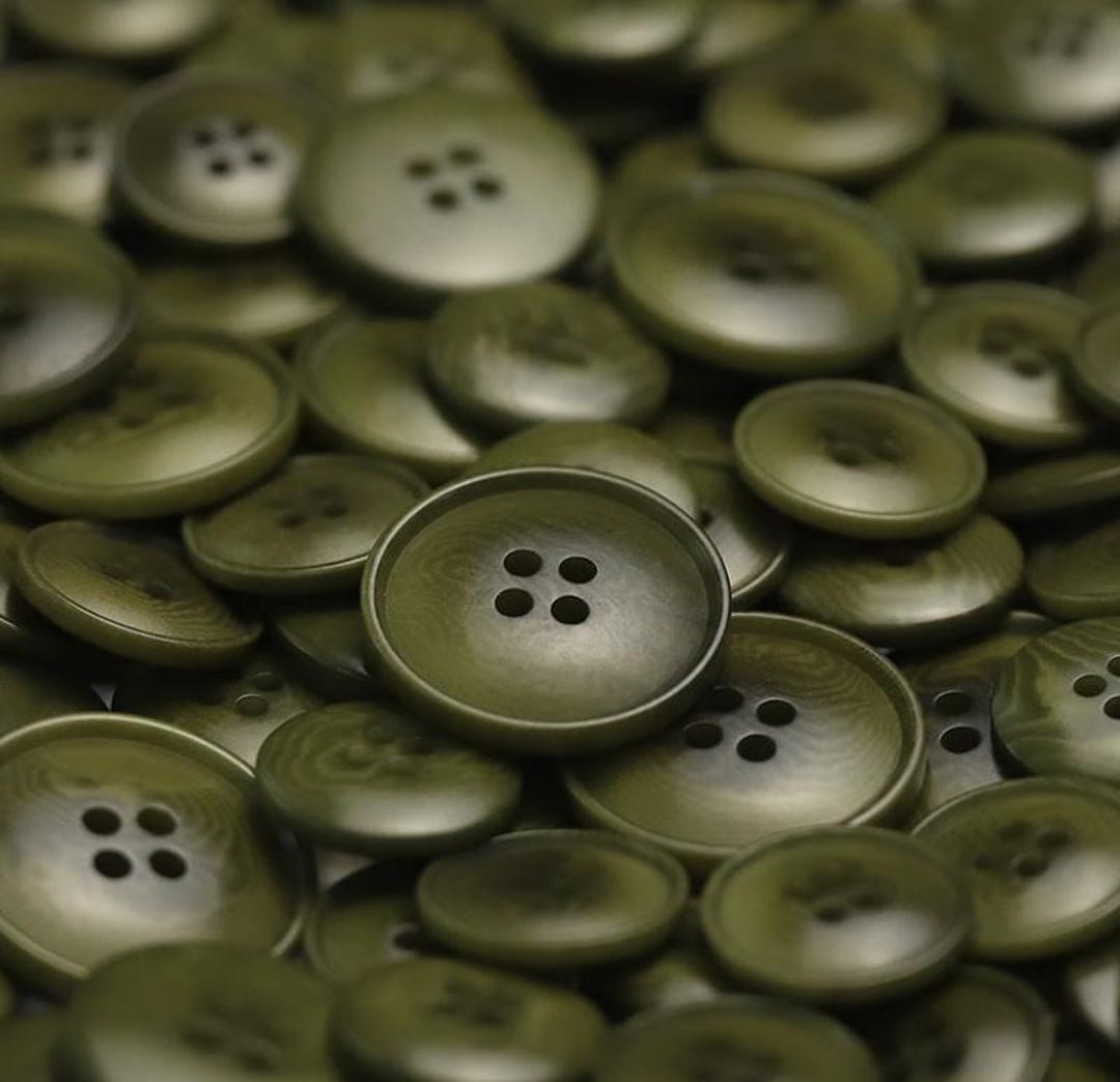 Buttons in Olive Green, Corozo, 4 Holes, 15mm, 17.5mm, 20mm, 22.5mm or 25mm, Pack of 10(B1292 ...