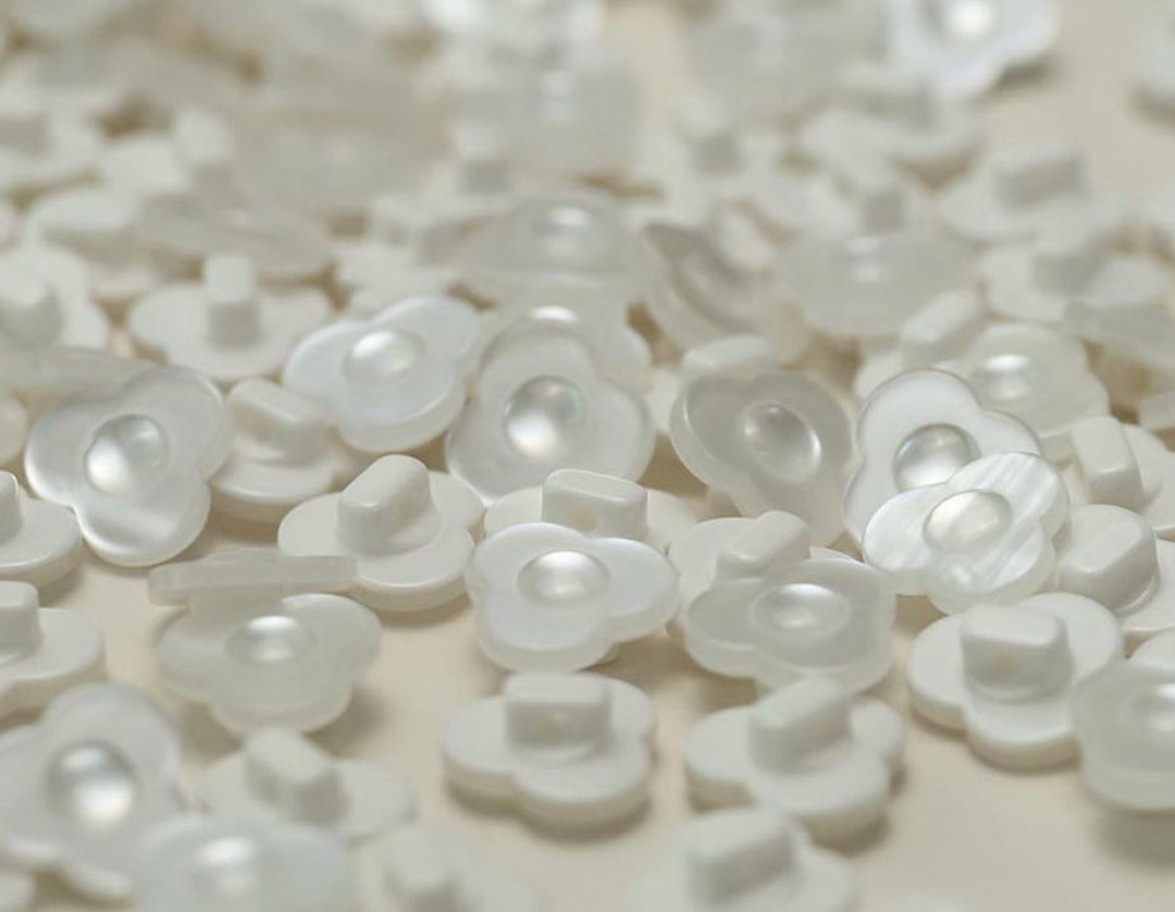 Trillium Shape Buttons, 3 Petal Flower Buttons, White, 14mm/0.55, Pack ...