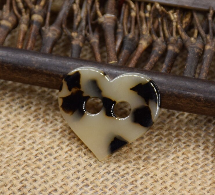 Leopard Print Buttons in Heart Shape, 29mm/1.14, Plastic, Pack of 5B598 ...