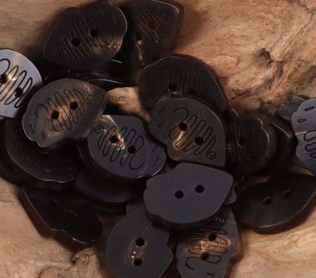 Real Horn Buttons, Carved Brown Fish Shape, Available in 15mm to 25mm ...