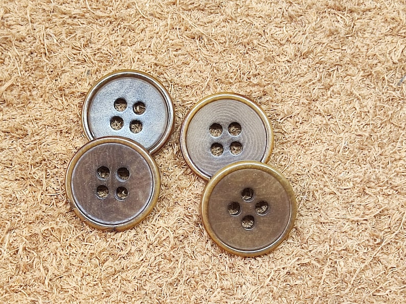Classic Buttons Brown With Light Brown Rim, 4 Holes, Corozo, 12.5mm/0. ...