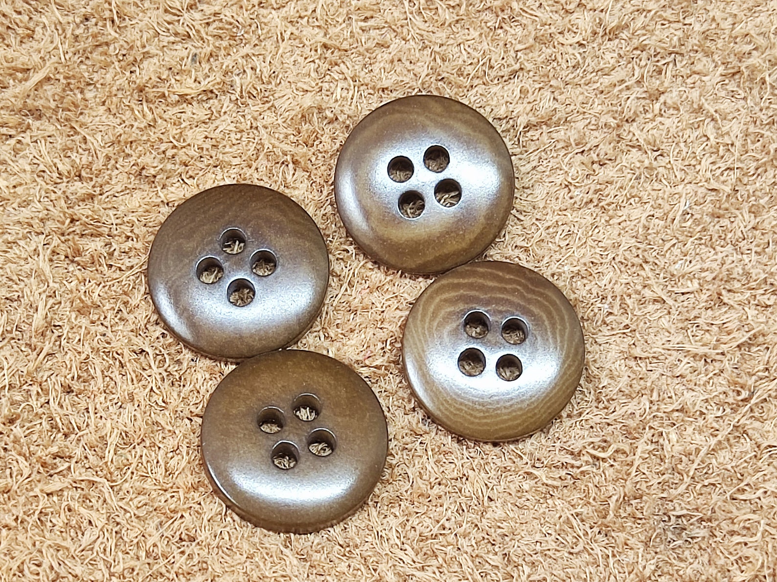 Classic Buttons Brown With Light Brown Rim, 4 Holes, Corozo, 12.5mm/0. ...