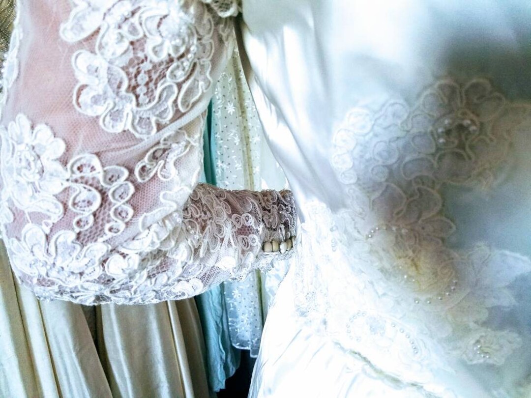 Vintage Bridal Gown With Long Train Alencon Lace Y2K Wedding Dress ...