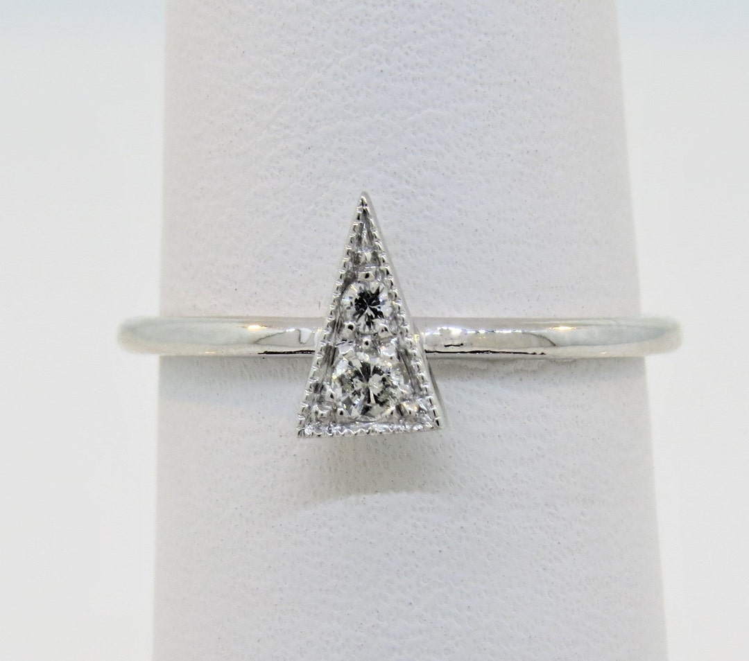 14K White Gold Antique Style 0.08ct Diamond Triangle Shaped Ring ...