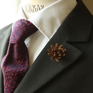 Daisy Flower Lapel Pin for Men, Wedding Boutonniere, Chestnut Brown ...
