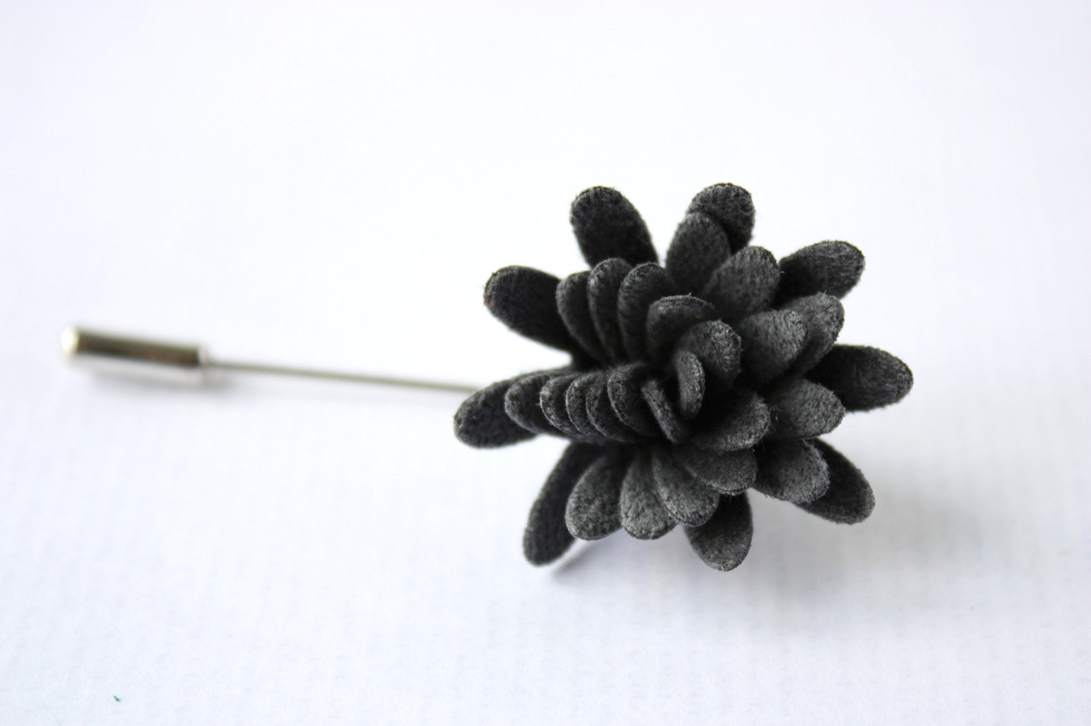Daisy Flower Lapel Pin for Men, Wedding Boutonniere, Anthracite Grey ...