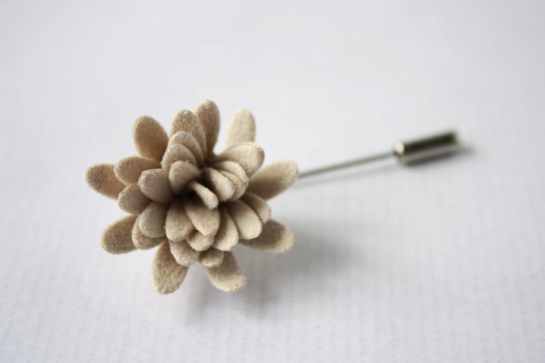 Daisy Flower Lapel Pin for Men, Wedding Boutonniere, Ivory Alcantara ...