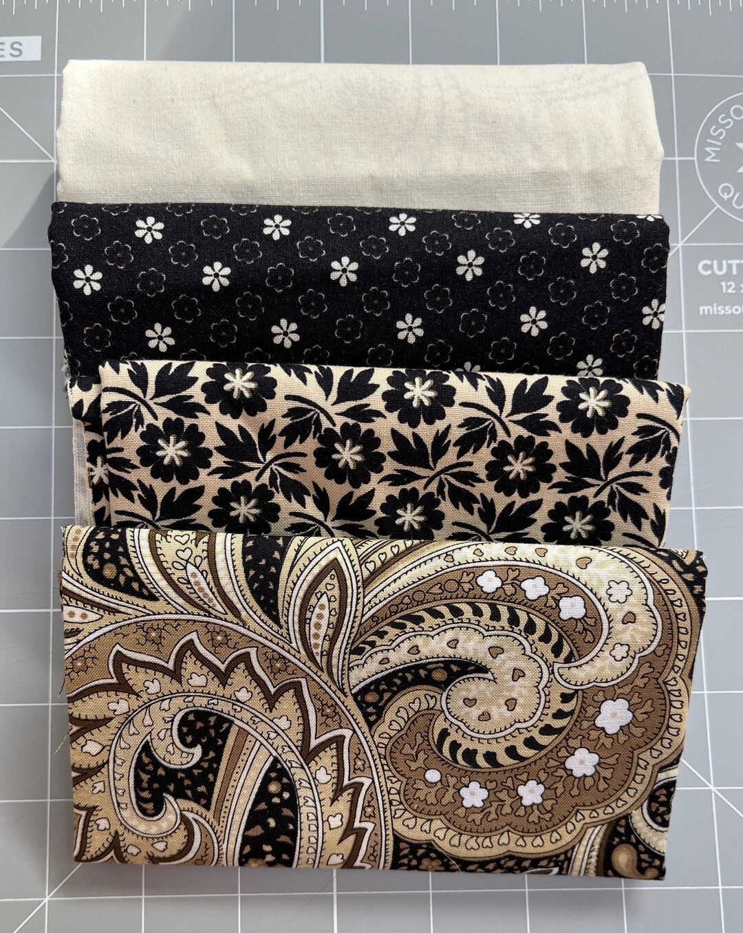 SC-0008 Bundle of 4 Cotton Quilt Fabrics / Remnants / Brown/cream/black ...