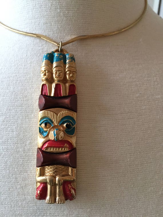 Egyptian Totem pendant with wire necklace. - Gem