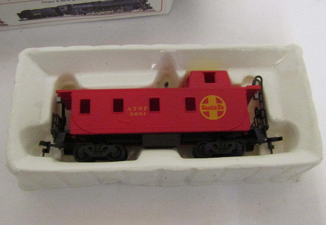 Bachmann Santa Fe 3851, Bachmann Ho Scale Santa Fe 3851, Bachmann Santa ...