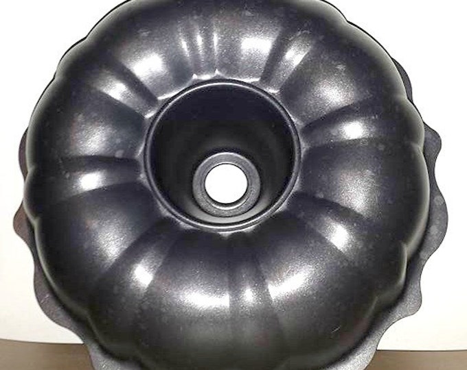 Vintage Black Fluted Bundt Pan, Bundt Cake Pan,bakeware, Bundt Pan ...