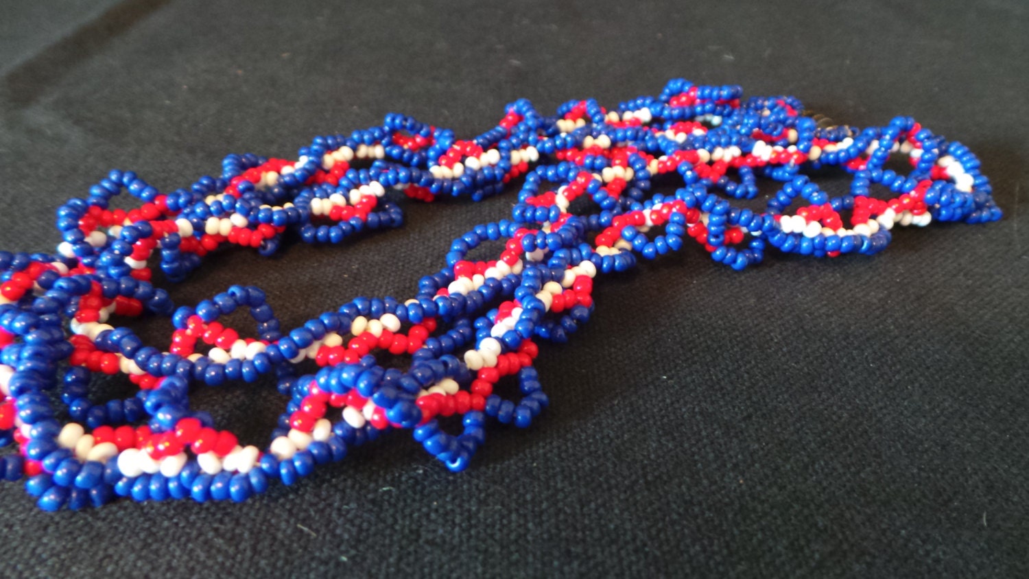 CLEARANCE Vintage Red White and Blue Glass Beaded Daisy Chain Necklace ...