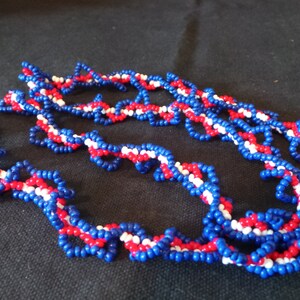 CLEARANCE Vintage Red White and Blue Glass Beaded Daisy Chain Necklace ...