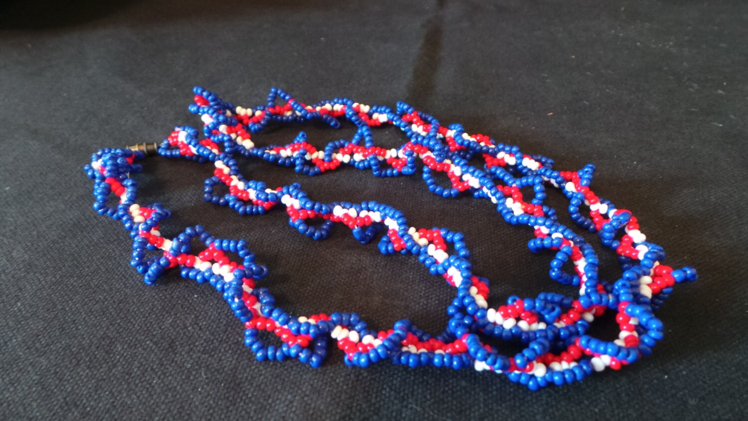 CLEARANCE Vintage Red White and Blue Glass Beaded Daisy Chain Necklace ...