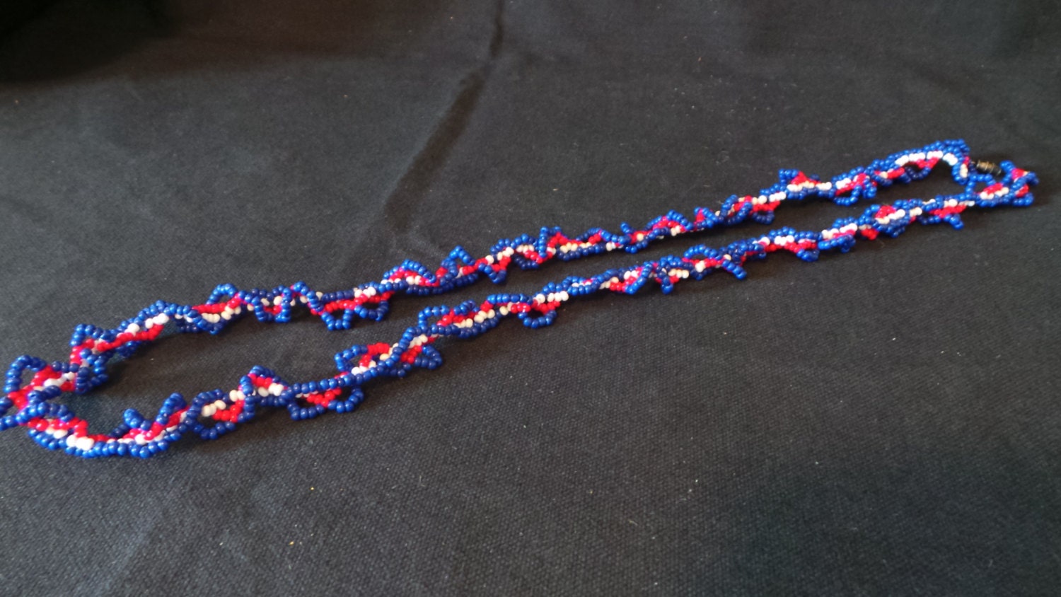 CLEARANCE Vintage Red White and Blue Glass Beaded Daisy Chain Necklace ...