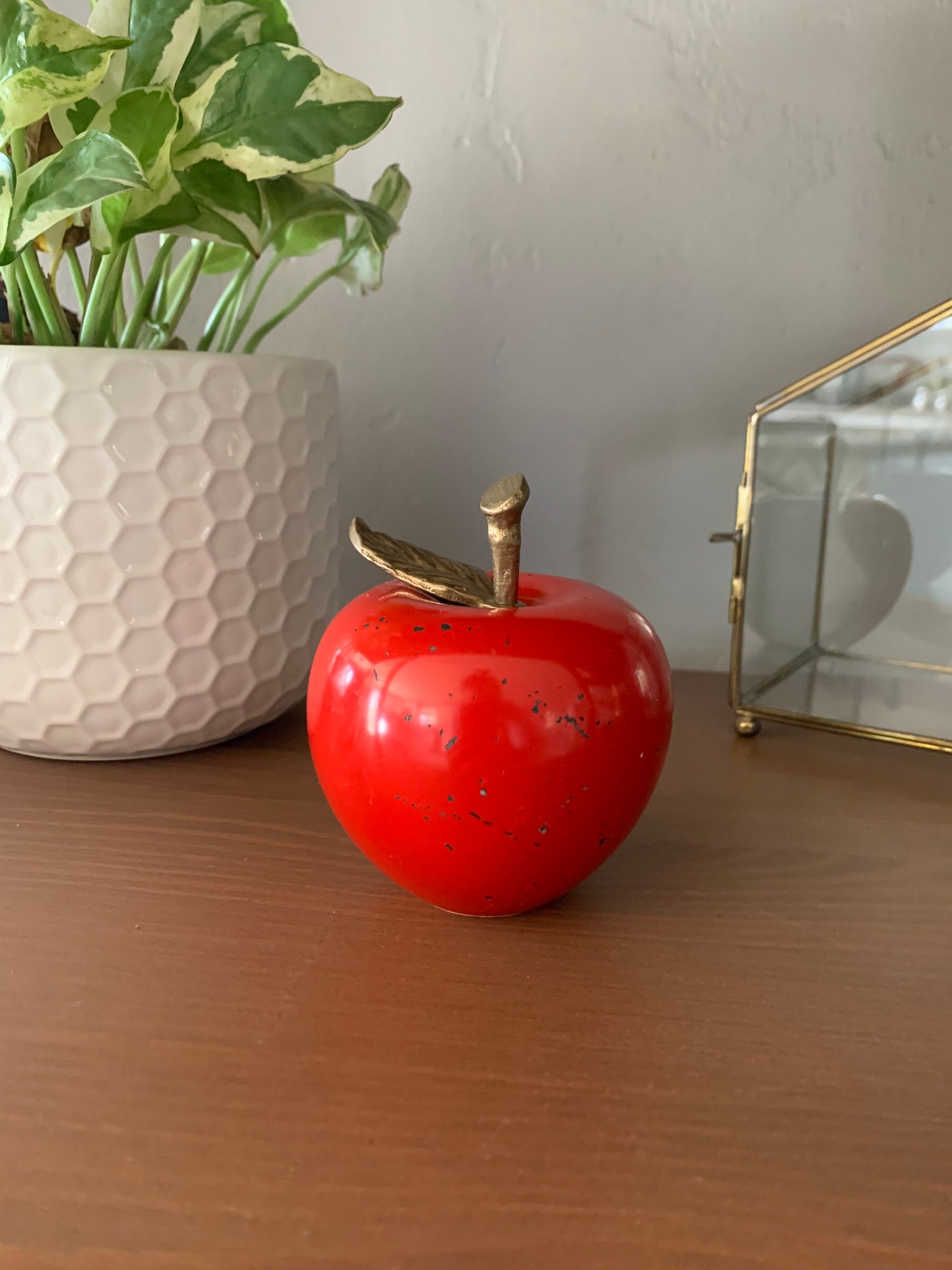 Vintage Red Enamel Apple Paperweight - Etsy Sweden