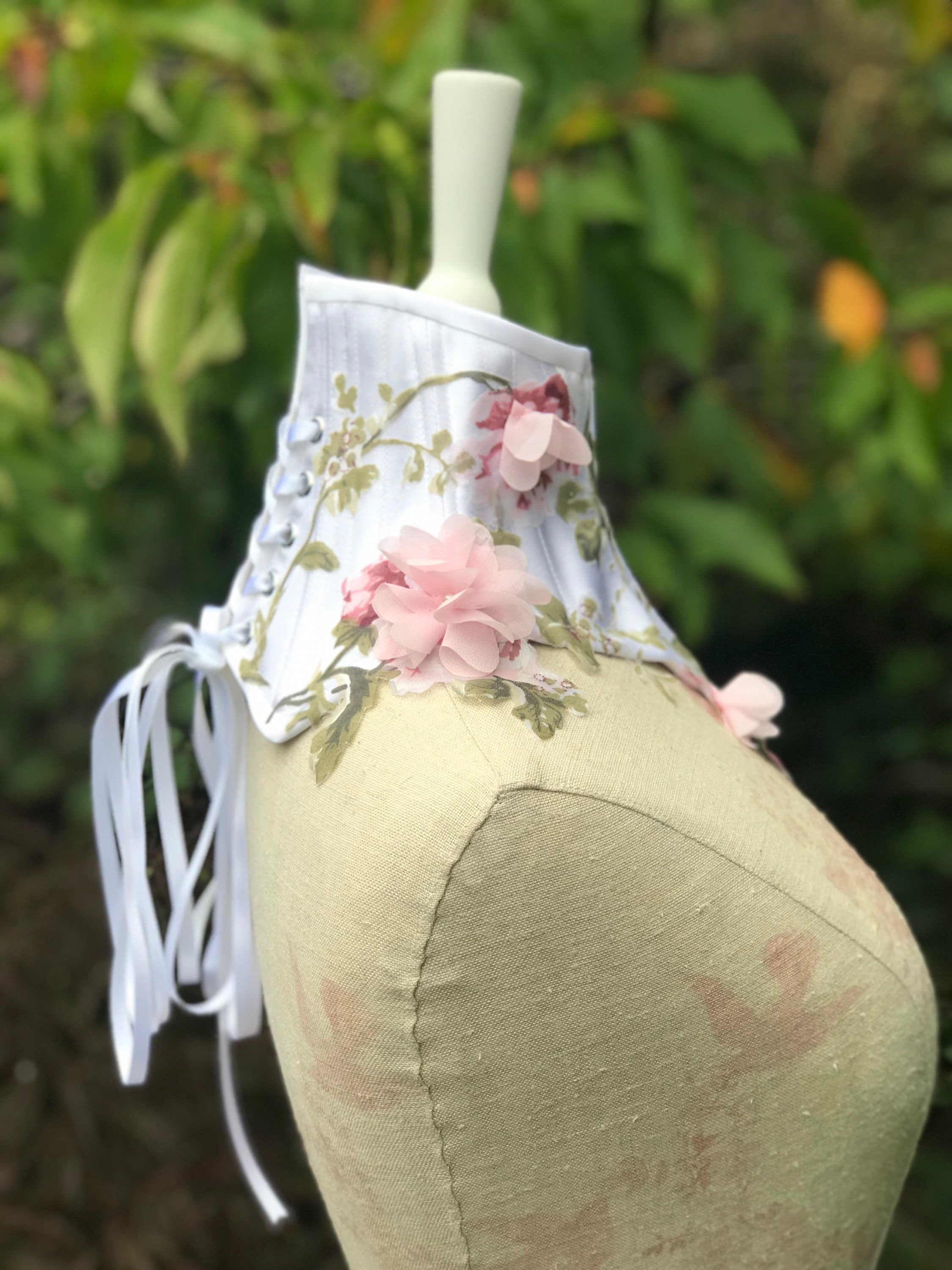 Rose Bloom Neck Corset | Etsy