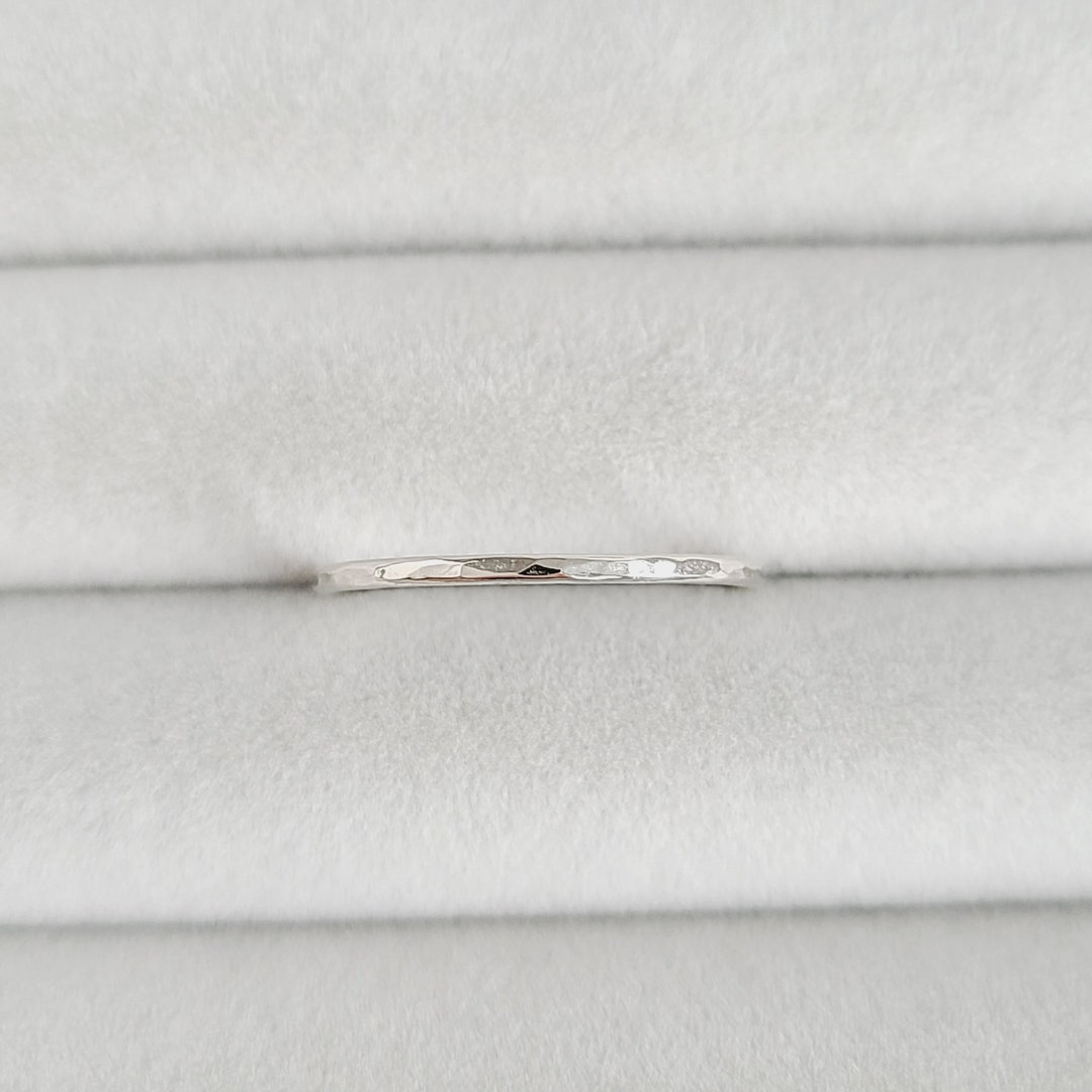18k Solid Gold Hammered Stacking Ring - 1mm White Gold Stackable Ring ...