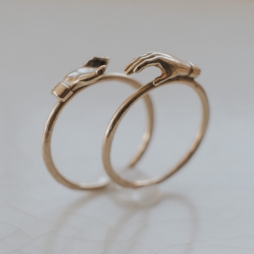Solid Gold Fede Gimmel Hand Ring, Interlocking Hands, Figa Ring ...