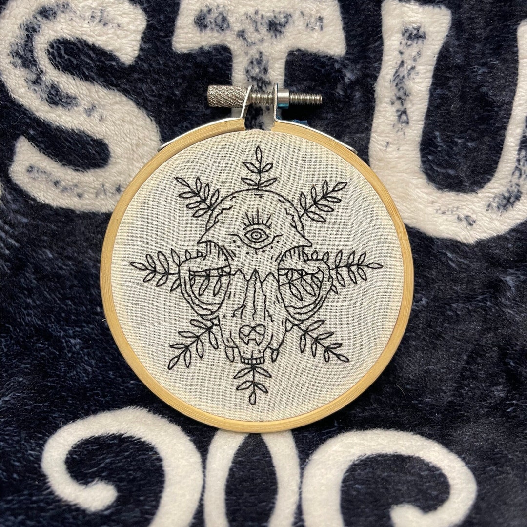 Floral Bobcat Skull Oddities Hand Embroidery- Gothic Decor - Etsy