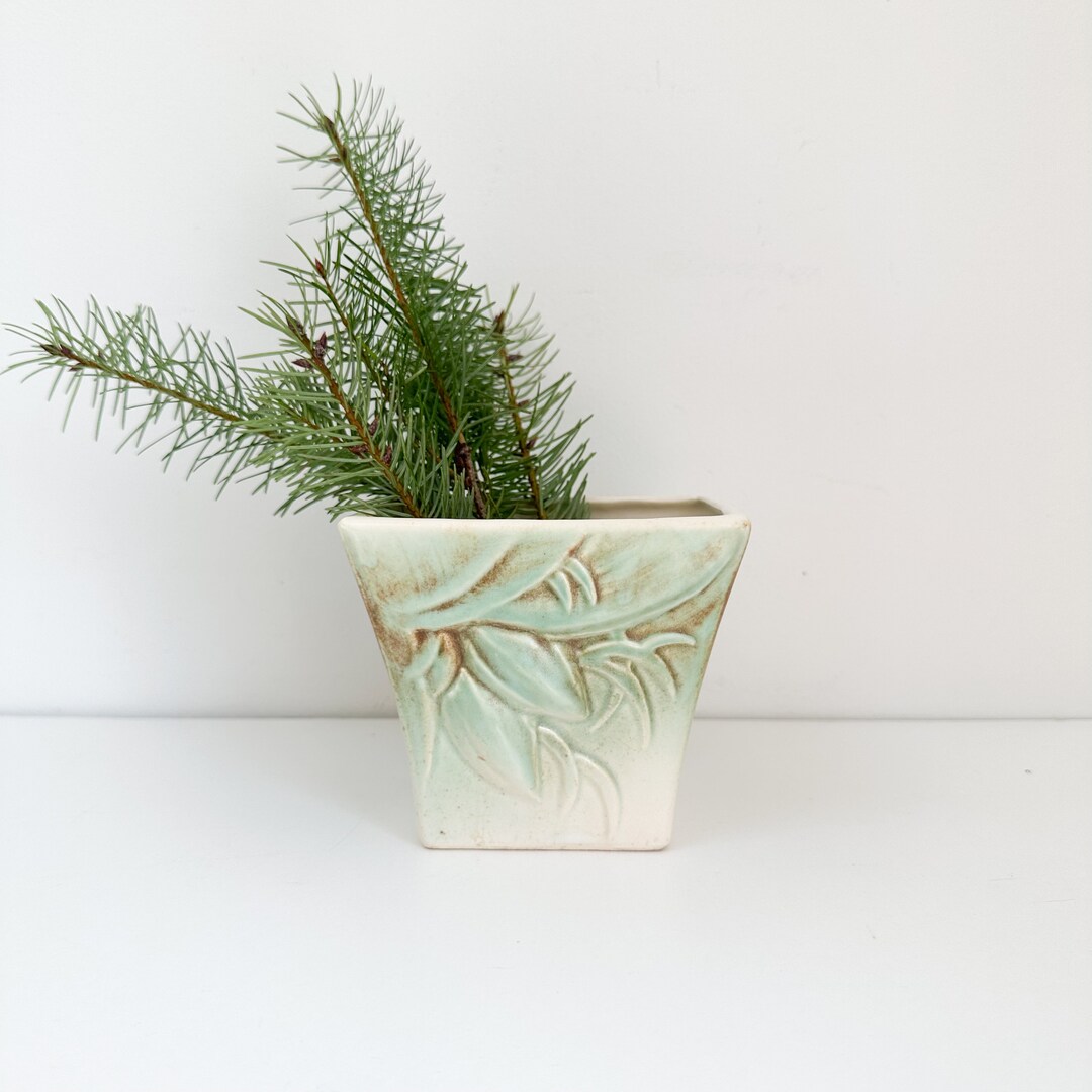 Vintage Mccoy Lily Buds Planter in White, Green, and Brown. Mccoy ...