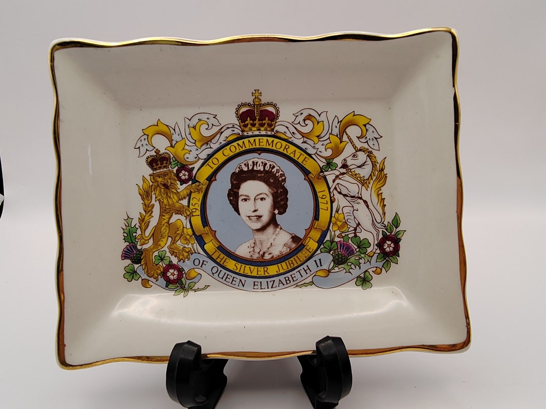 Pretty Pin Dish Commemorating Queen Elizabeth II Silver Jubilee 1977 ...