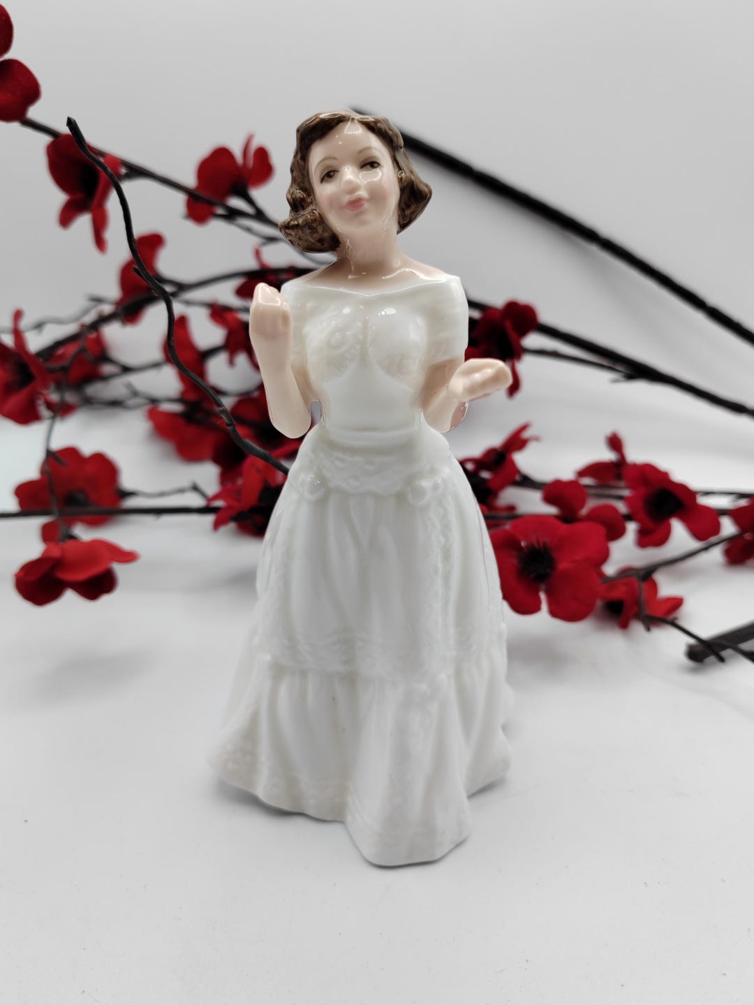 Beautiful Royal Doulton Welcome Figurine. HN3764. Collectors Club. - Etsy