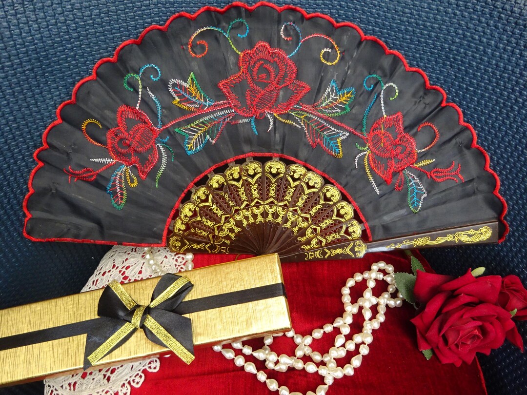 1960s Red Roses SPANISH FAN in Gold Gift Box Red Roses, Leaves & Swirls ...
