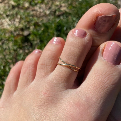SOLID 14K Yellow Gold Round Wire Toe Ring | Etsy