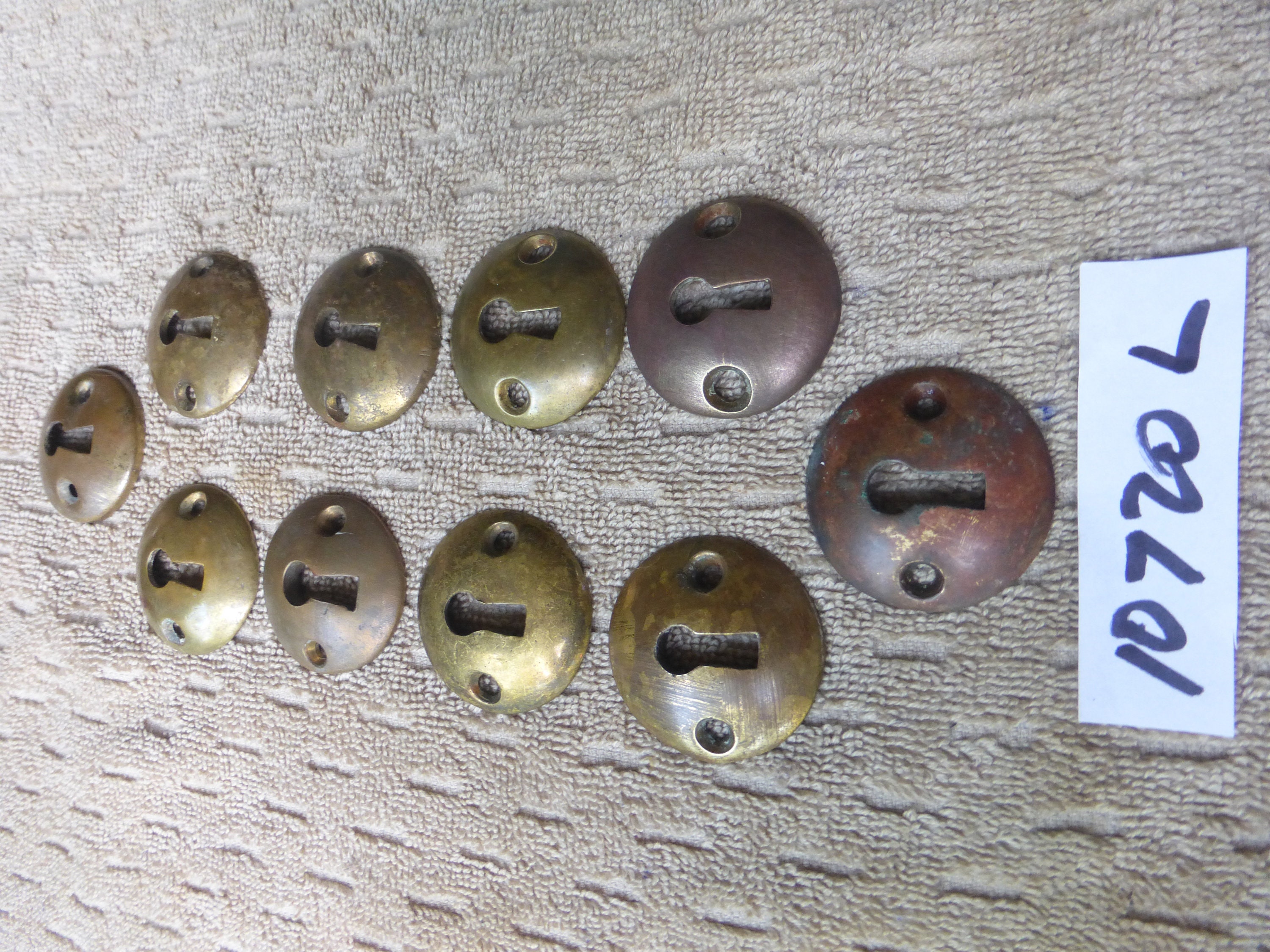 ONE Vintage Antique Oval Cast Brass Keyhole Escutcheons 10720 - Etsy