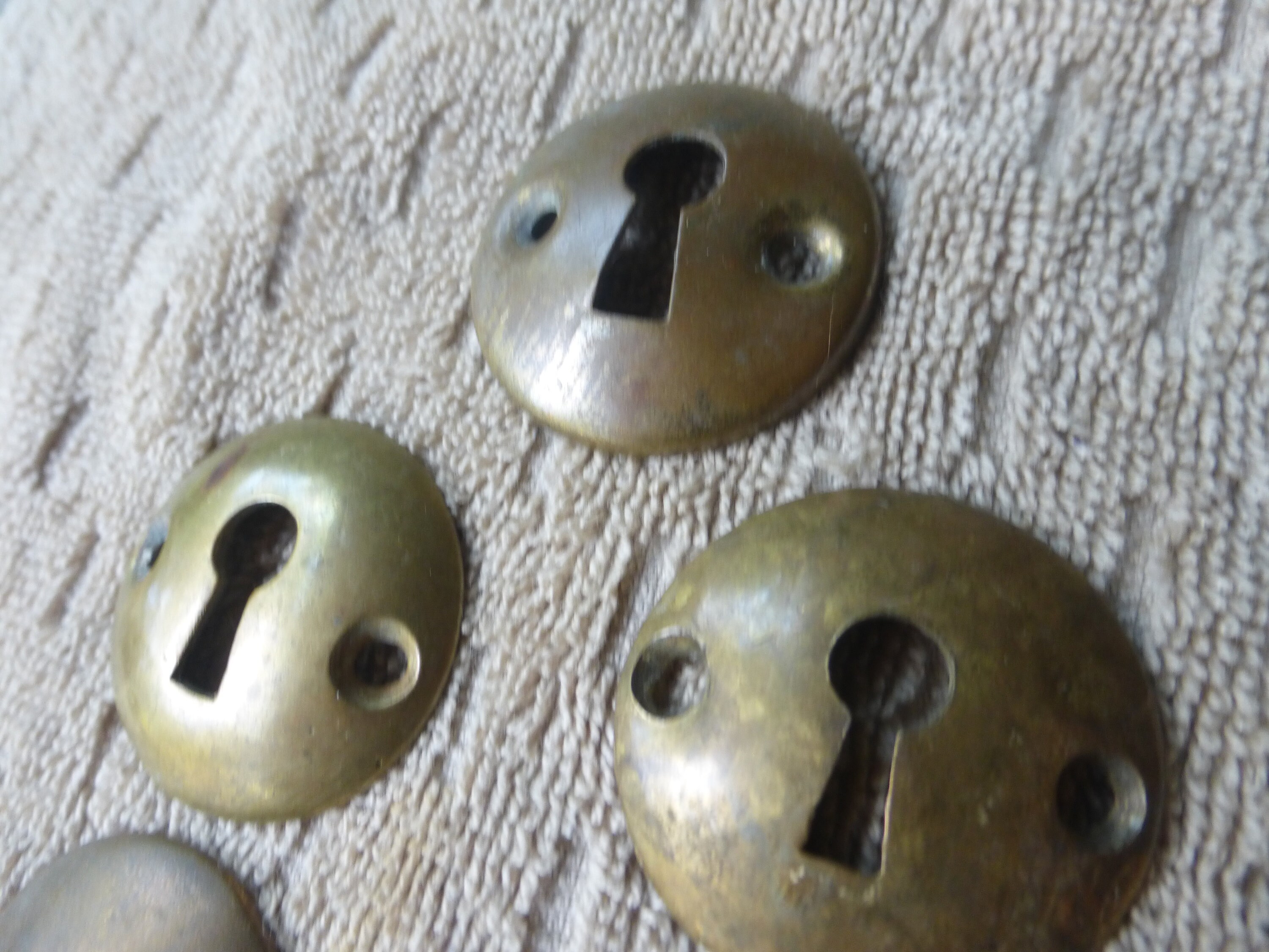 ONE Vintage Antique Oval Cast Brass Keyhole Escutcheons 10720 - Etsy