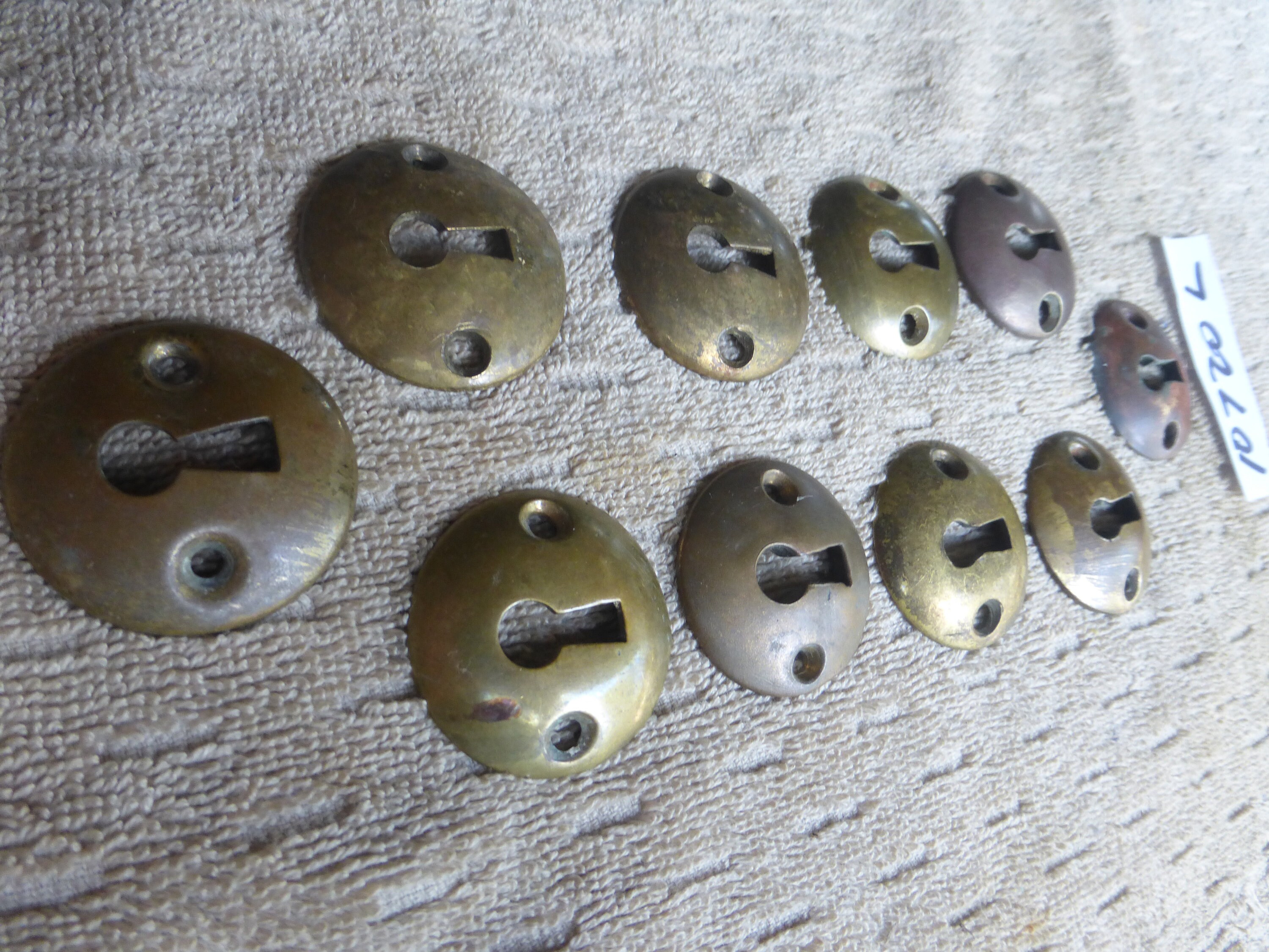 ONE Vintage Antique Oval Cast Brass Keyhole Escutcheons 10720 - Etsy