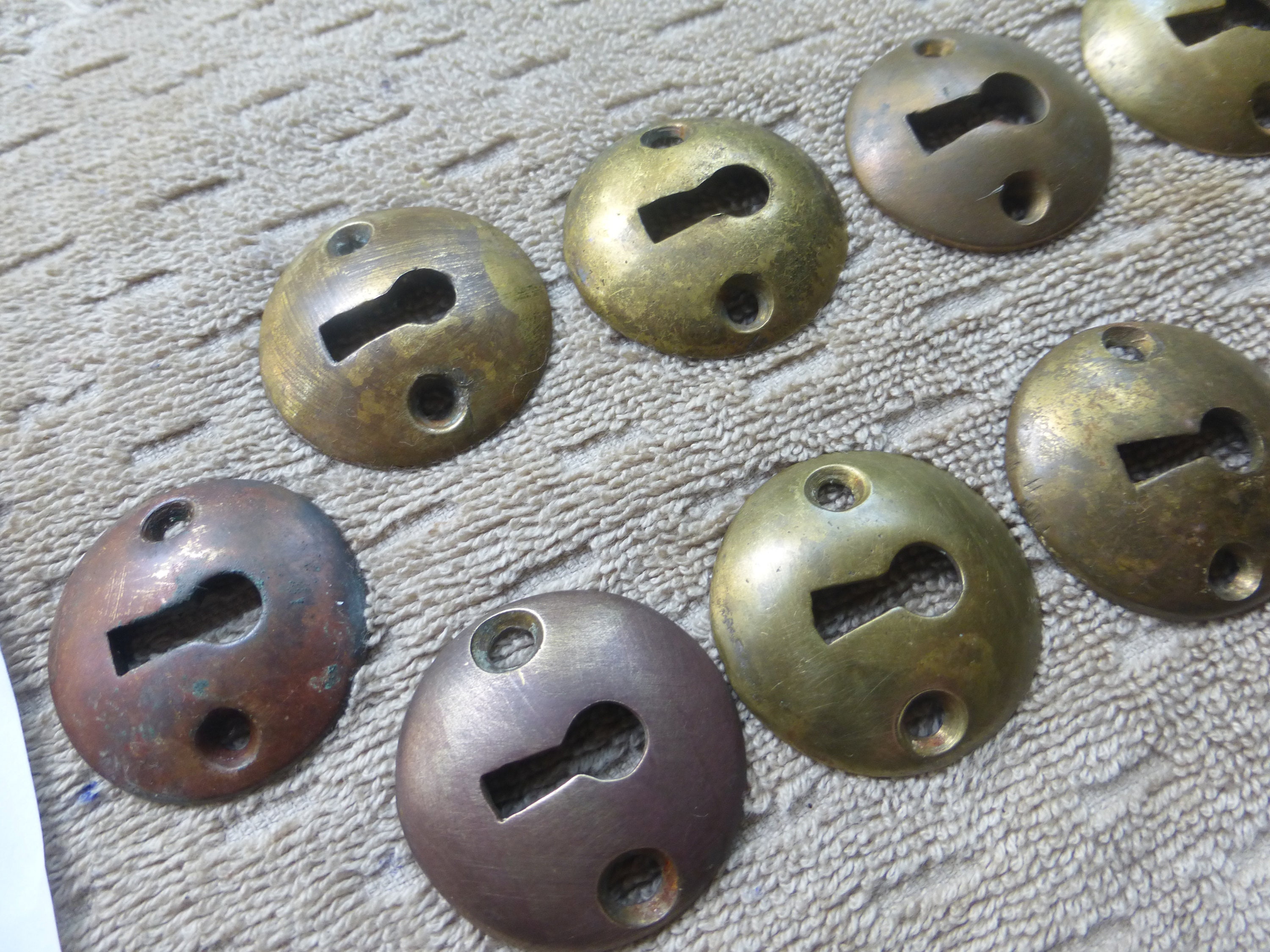 ONE Vintage Antique Oval Cast Brass Keyhole Escutcheons 10720 - Etsy