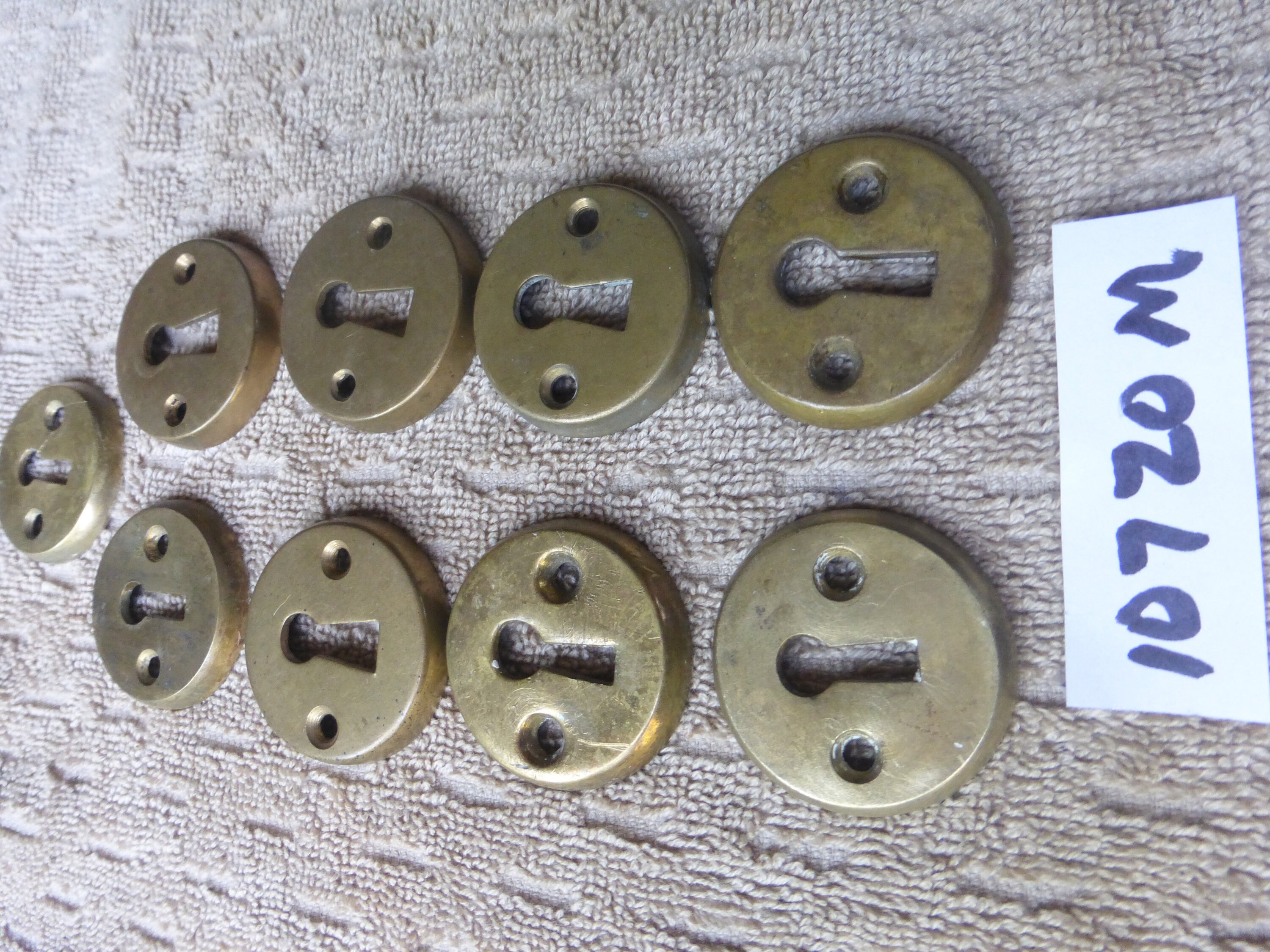 ONE Vintage Antique Round Cast Brass Keyhole Escutcheon 10720 | Etsy