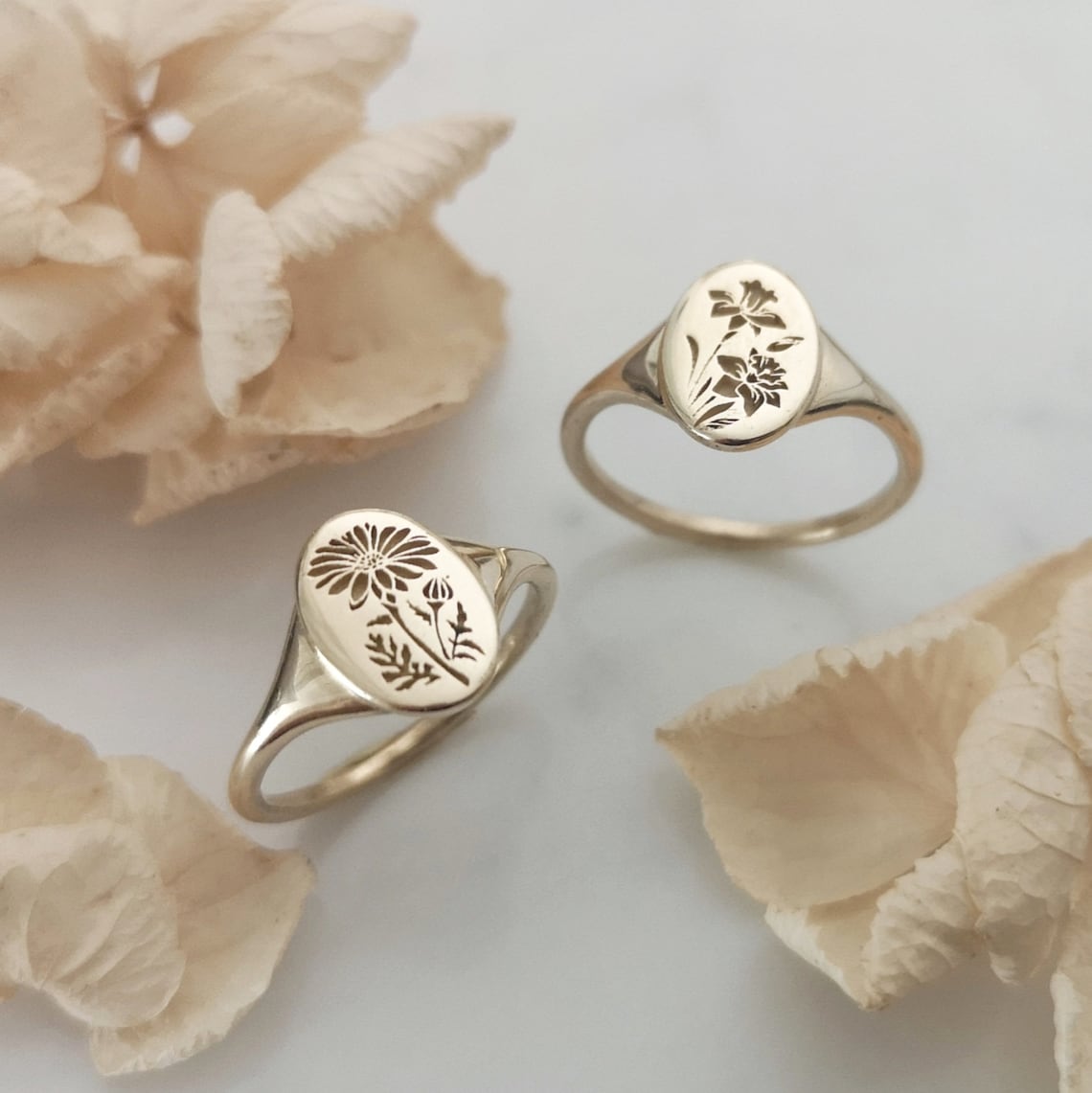 Daffodil Signet Ring, 14k Gold Floral Signet, Birth Flower Ring, Mother ...