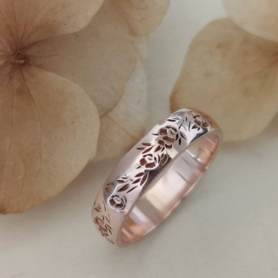 Flower Wedding Band, Vintage Style Floral Ring for Women, Engraved ...