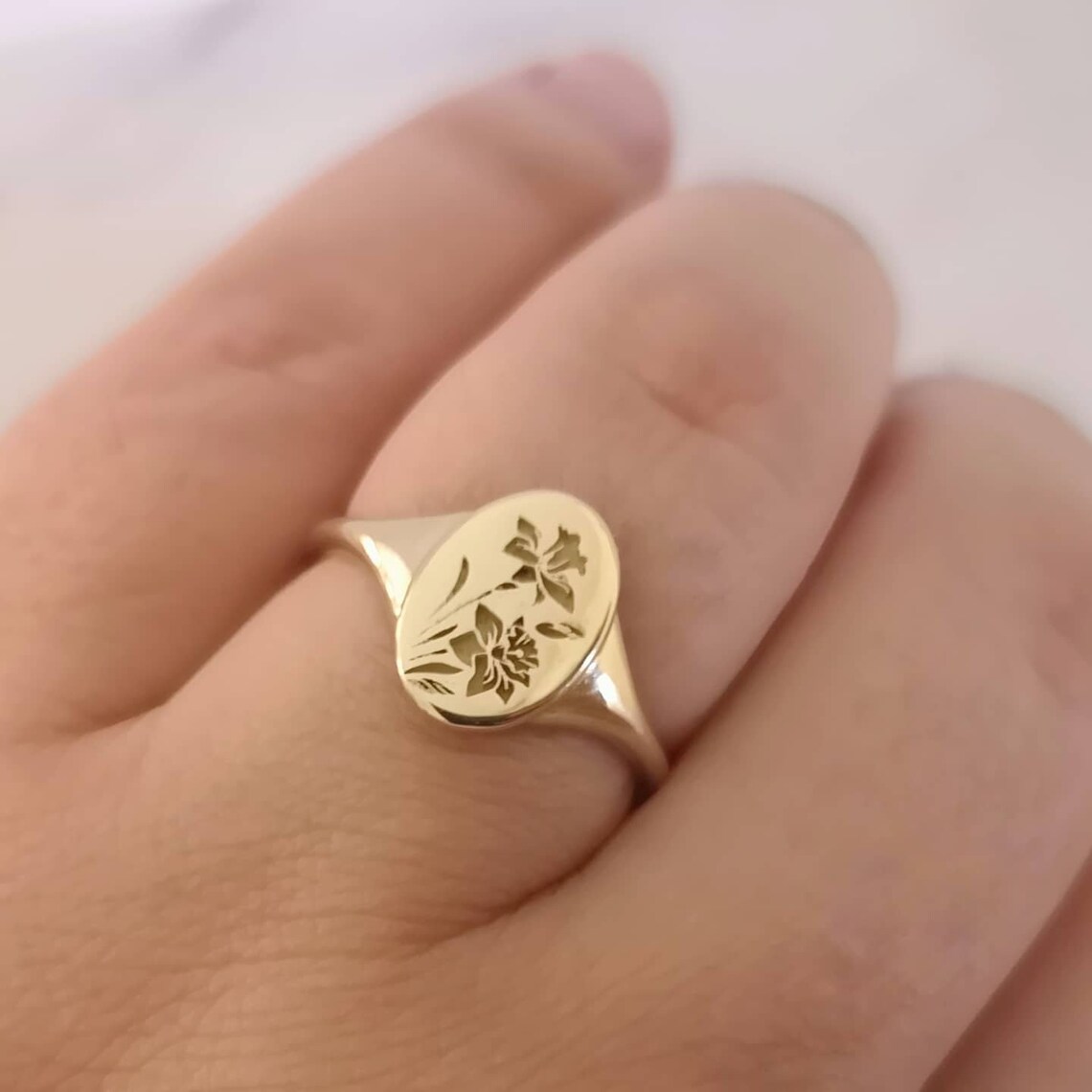 Daffodil Signet Ring, 14k Gold Floral Signet, Birth Flower Ring, Mother ...