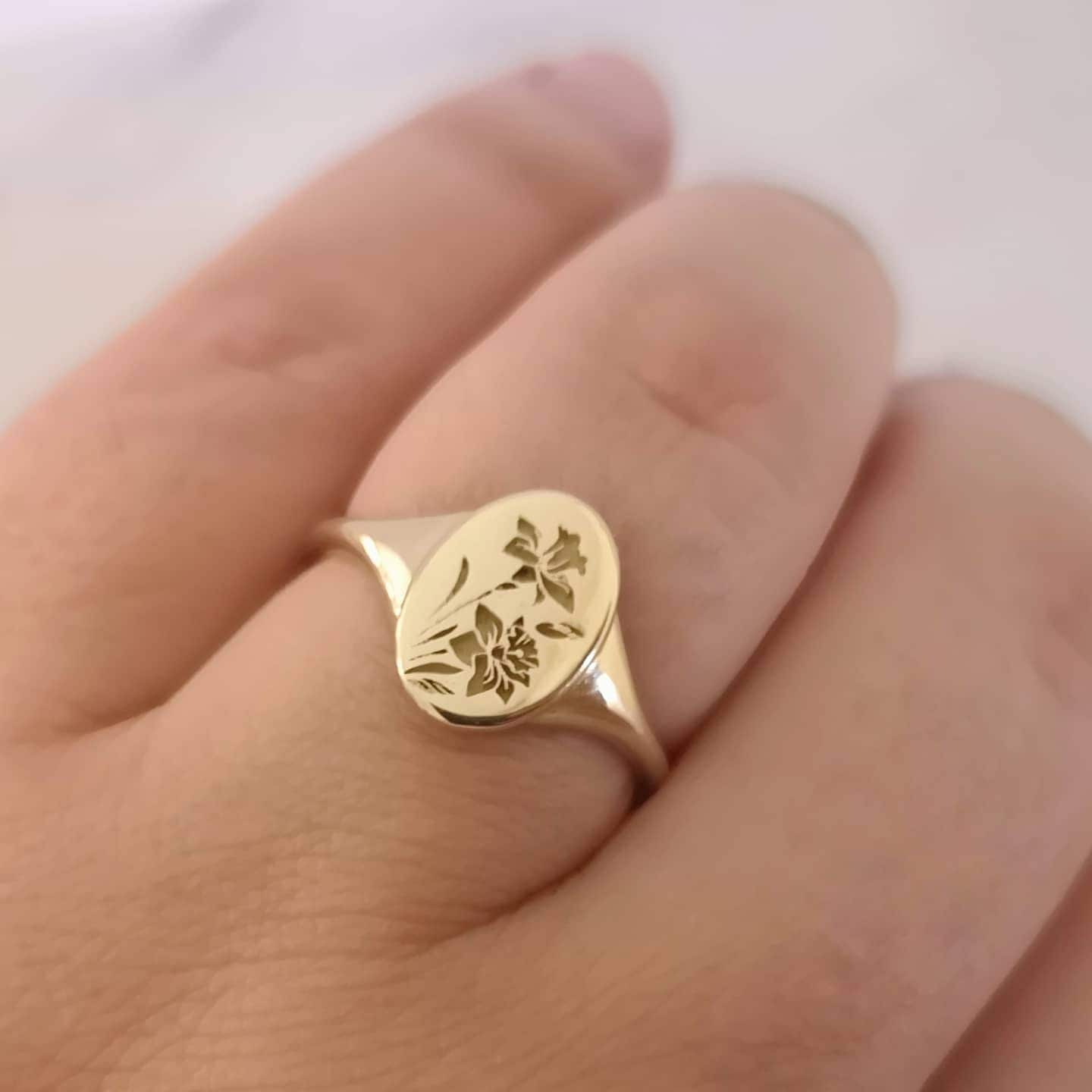 Daffodil Signet Ring 14k Gold Floral Signet Birth Flower | Etsy