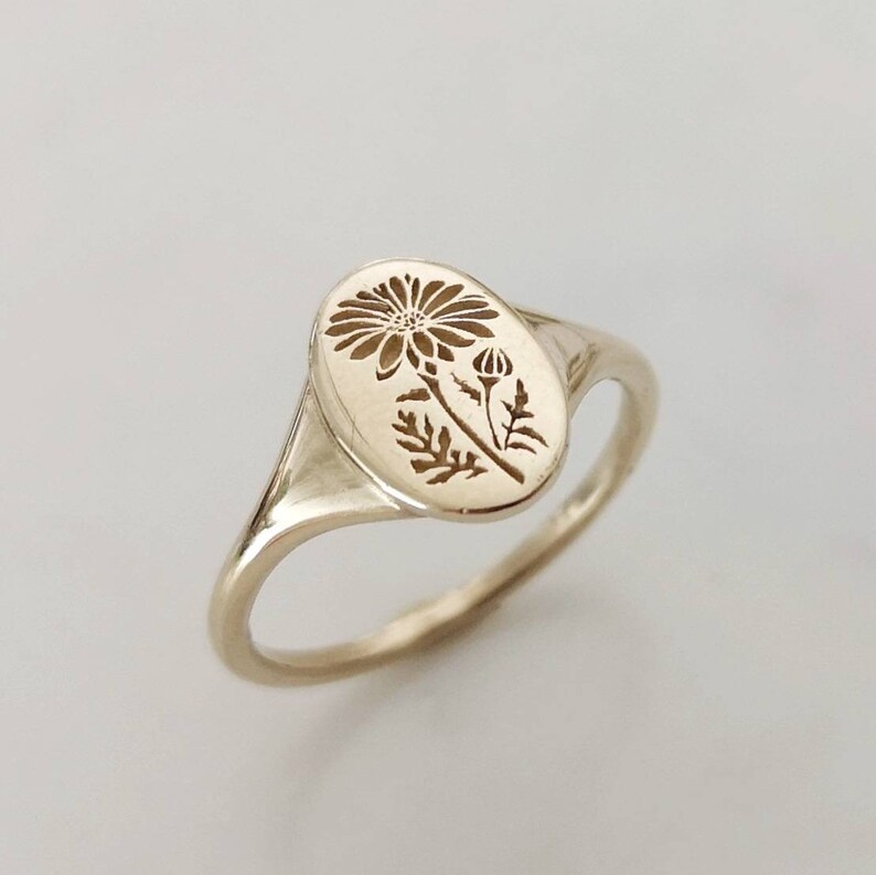 Daisy Signet Ring, 14k Gold Floral Signet, Birth Flower Ring, Mother's ...