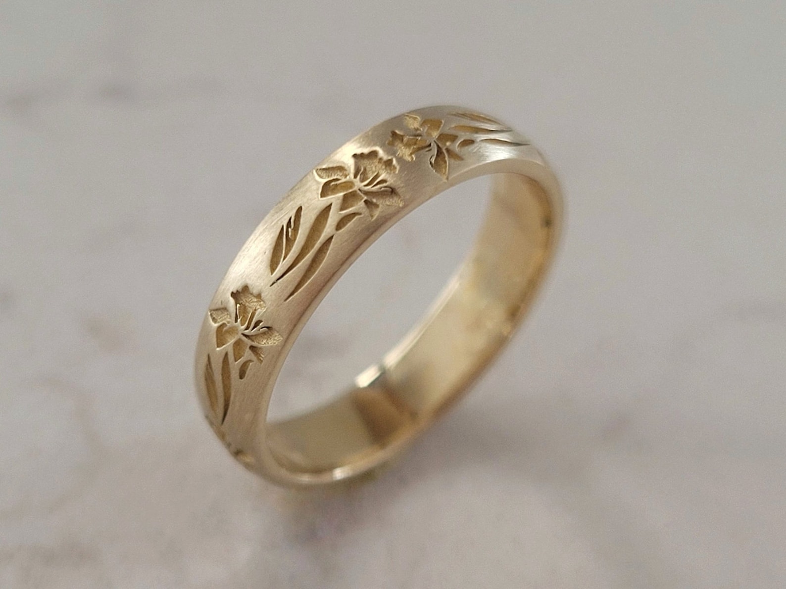 Daffodils Wedding Band, Vintage Style Floral Ring for Women, Engraved ...