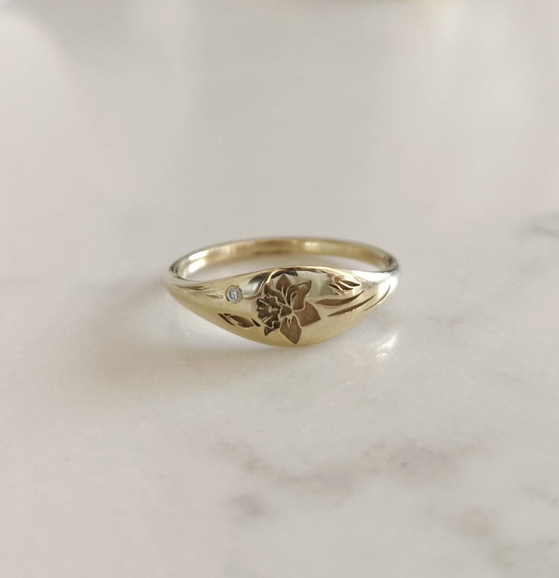 Daffodil Signet Ring, 14k Gold Floral Wedding Band, Flower Wedding Ring ...