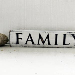 FAMILY Wood WORD BLOCK // Distressed White // Farmhouse Style // Home ...