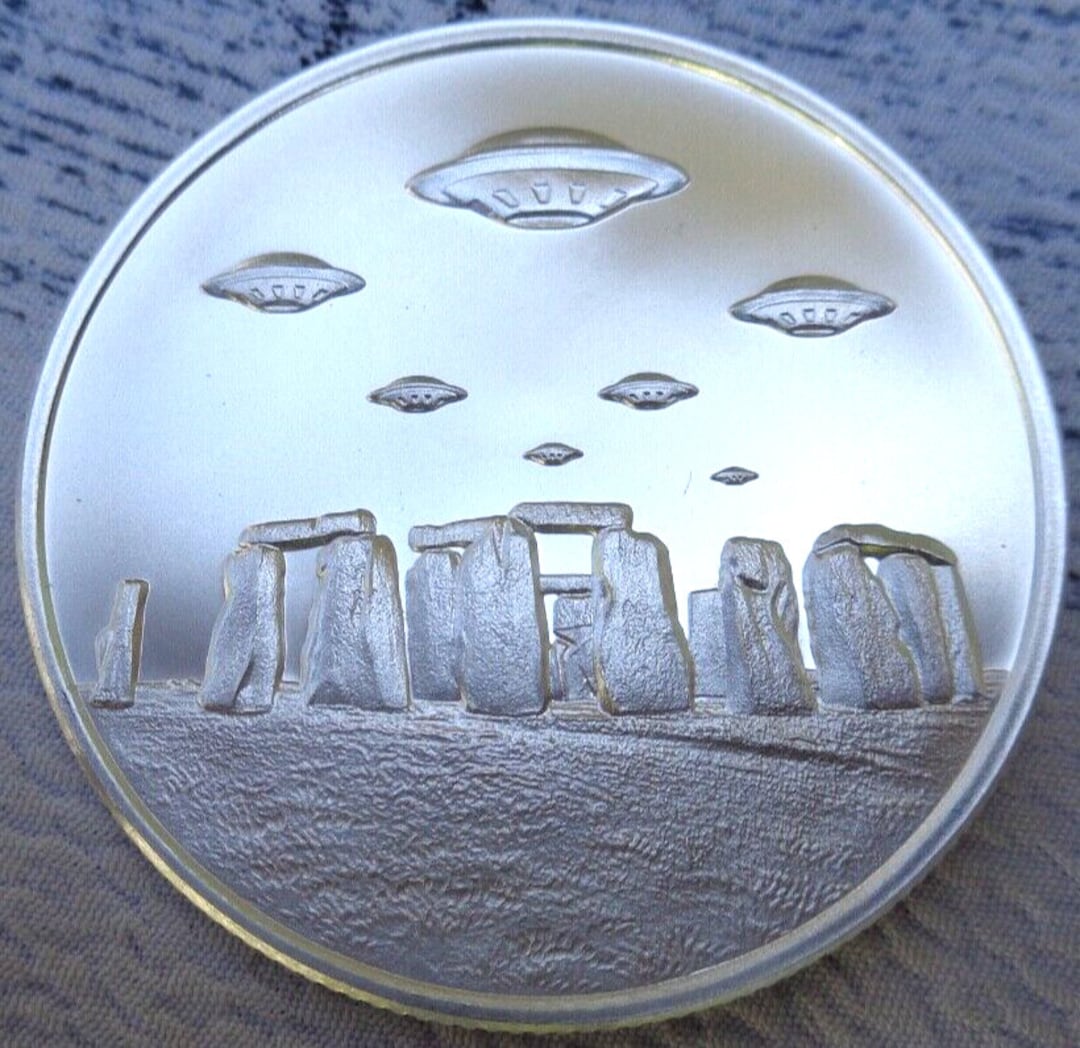 UFO Over Stonehenge Aliens High Relief 1 Oz .999 Silver Round-capsuled ...