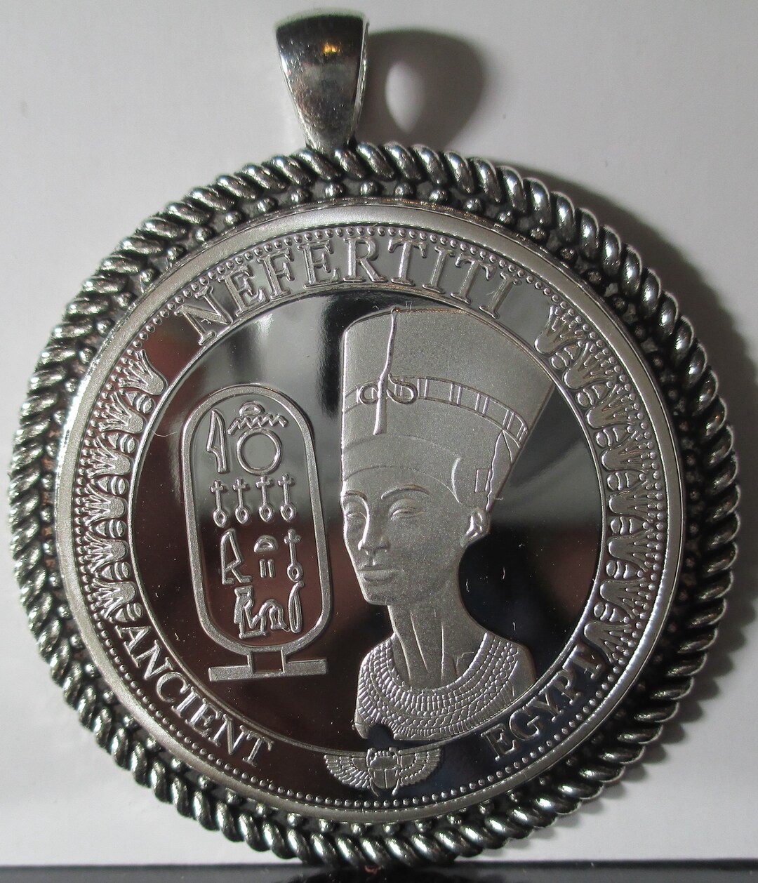 Ancient Egyptian Queen Nefertiti Coin/pendant - Etsy